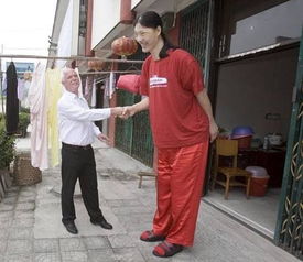China's female giant Yao Defen: 2.36 meters tall, 10 centimeters taller ...