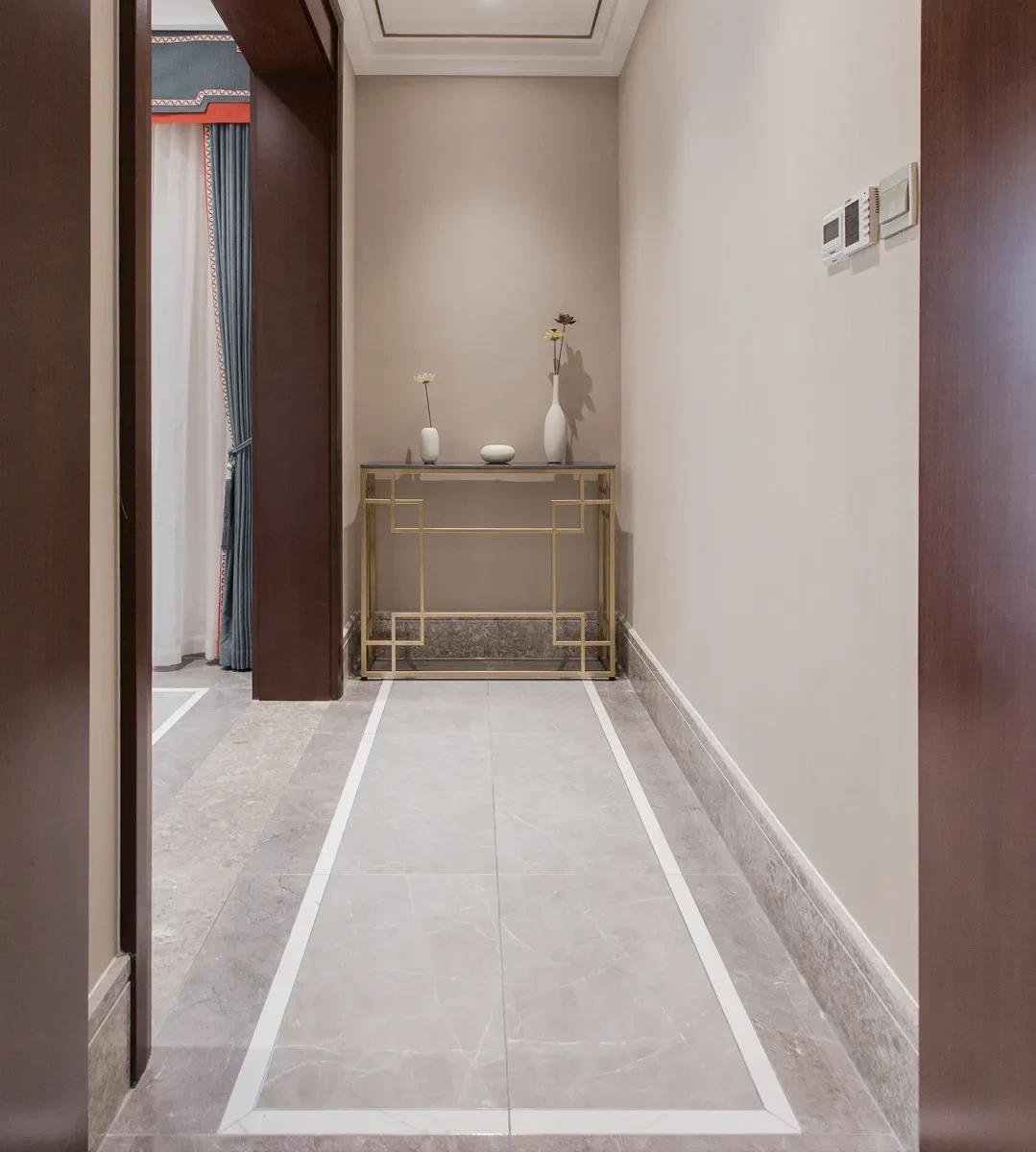 The nouveau riche flaunts that he is rich, and he decorates ...