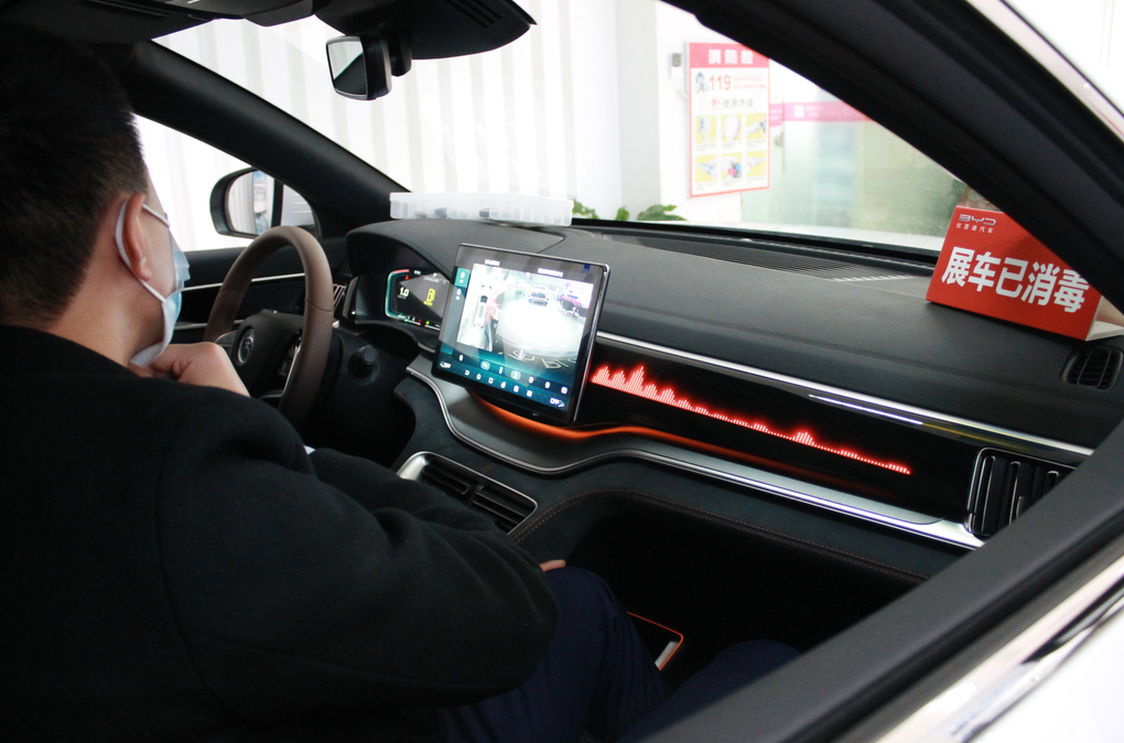 Exploring the BYD 4S store, the price of most models is firm, and the ...