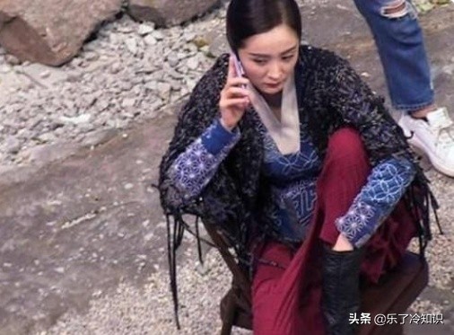 What are the actors doing during their breaks?Hu Ge is a person who loves beauty, Lu Yi Ruby Lin ...