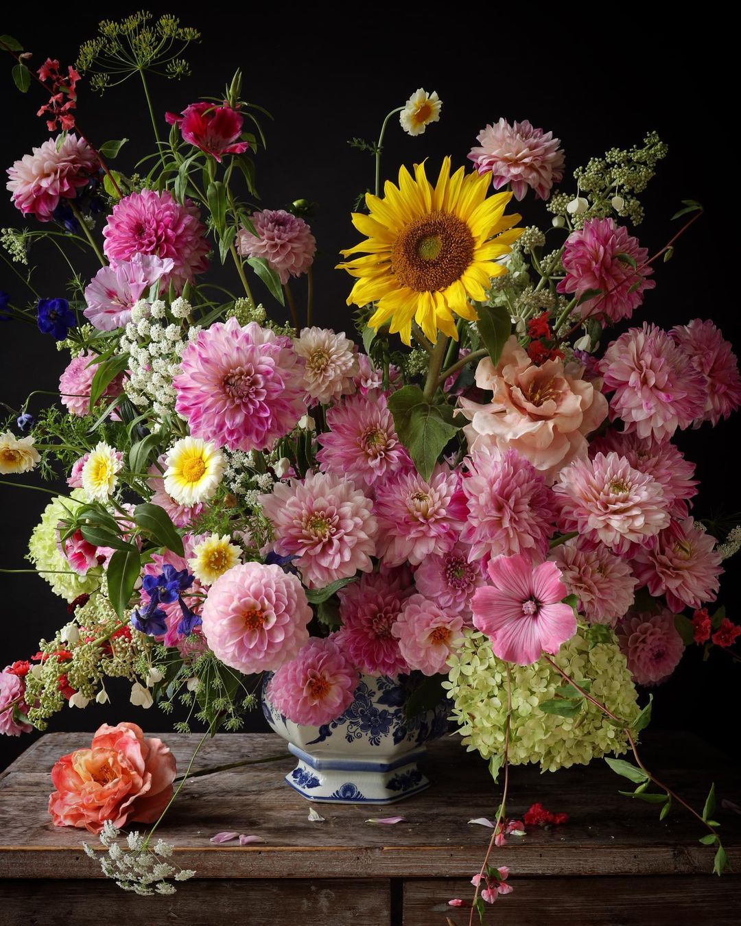 Mid-autumn flower arrangement - iNEWS