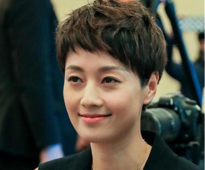 Ma Yili is still suitable for short hair, the hair is not only old but ...