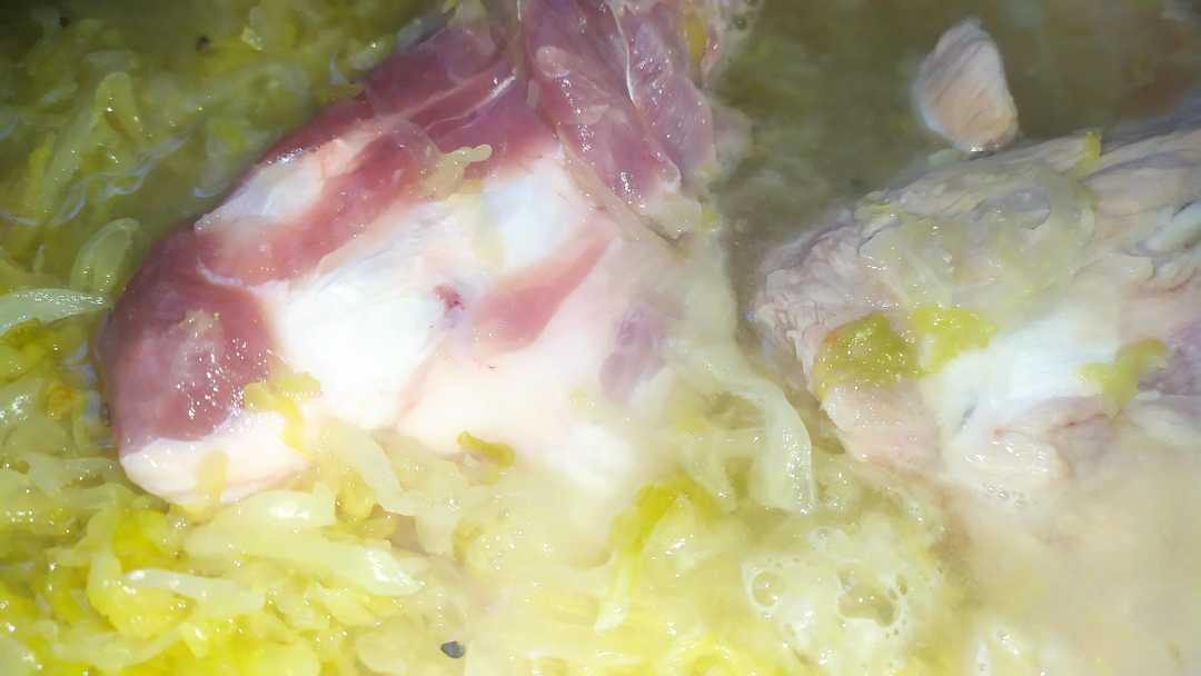 Big bone stick stewed sauerkraut, sour and delicious, not much meat but ...