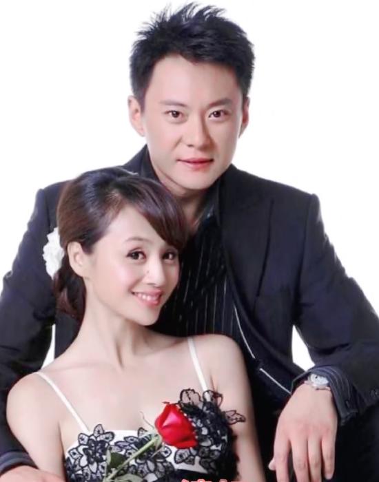 Cao Yinghan took a family portrait. She has not had a wedding with Wang Ban for 26 years. She ...