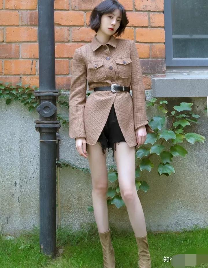 Who do the beautiful leg stars know? - iNEWS