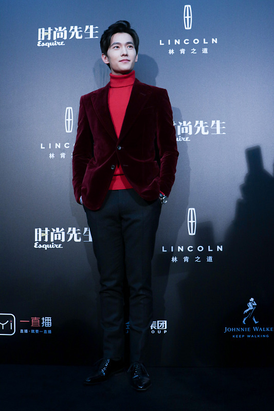 Men are too eager to wear suits like this, Yang Yang looks good in ...