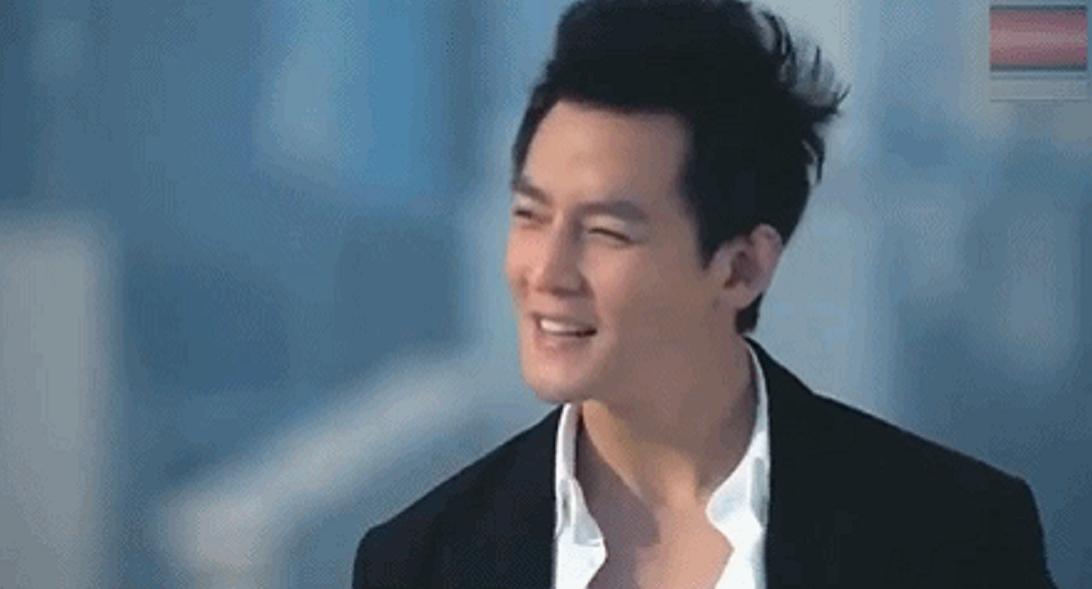 Wang Leehom took a photo with Daniel Wu, the two male gods are in the ...