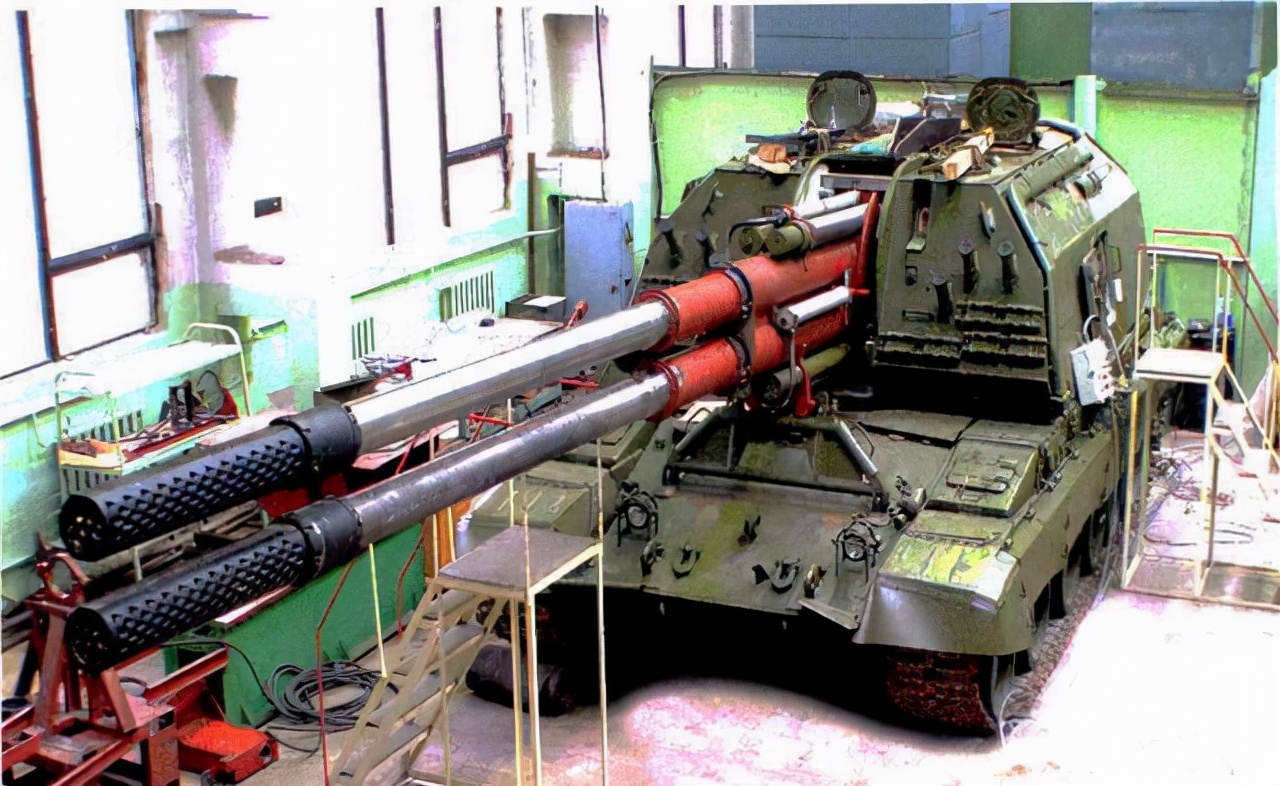 Have you ever seen a self-propelled howitzer vehicle equipped with two ...