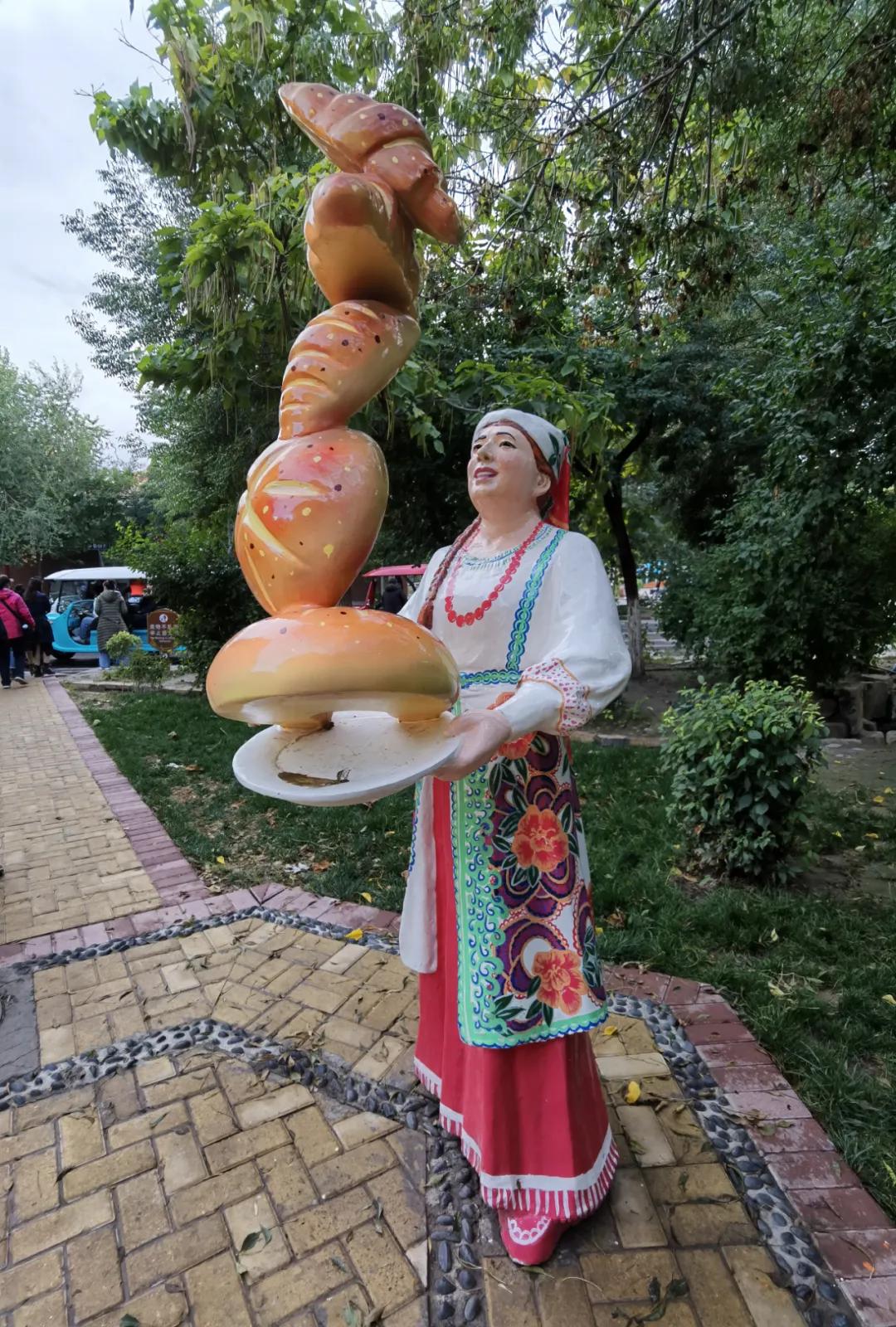 Color Yining-A Glimpse of Six Star Street - iNEWS