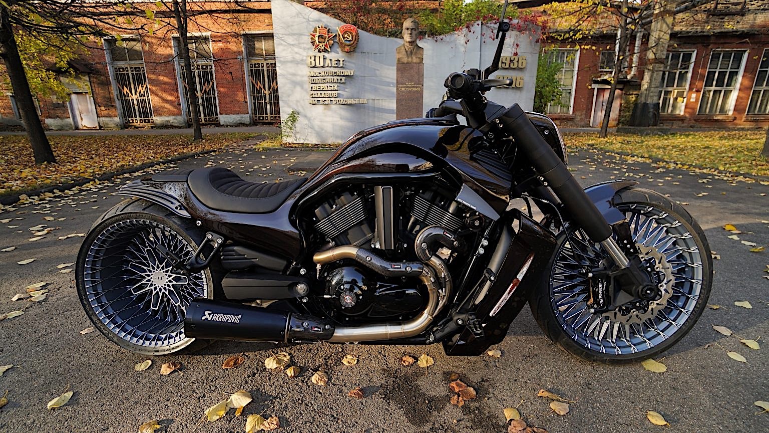 Russian Box39 is based on Giotto X modified by Harley Davidson V-Rods ...