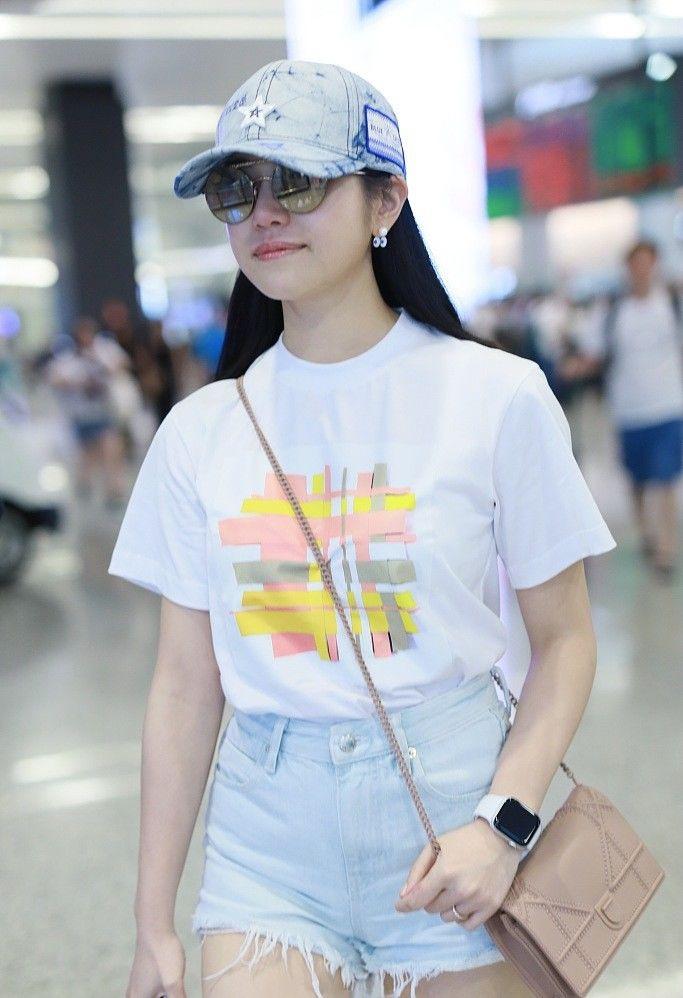 Chen Yanxi has been spoiled as a little girl by Chen Xiao. She is so ...