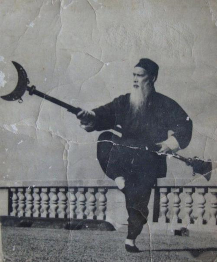 Shaolin Sect Chief Wang Ziping challenged Wudang Sect Chief Sun Lutang ...