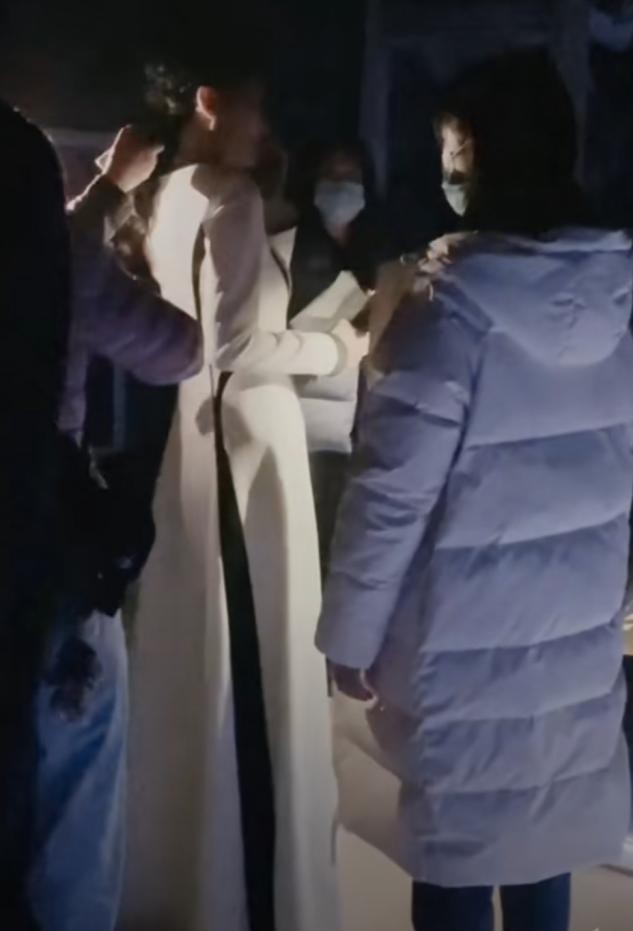 53-year-old Zhou Tao's appearance under the stage was secretly photographed!Nervous, sweating ...