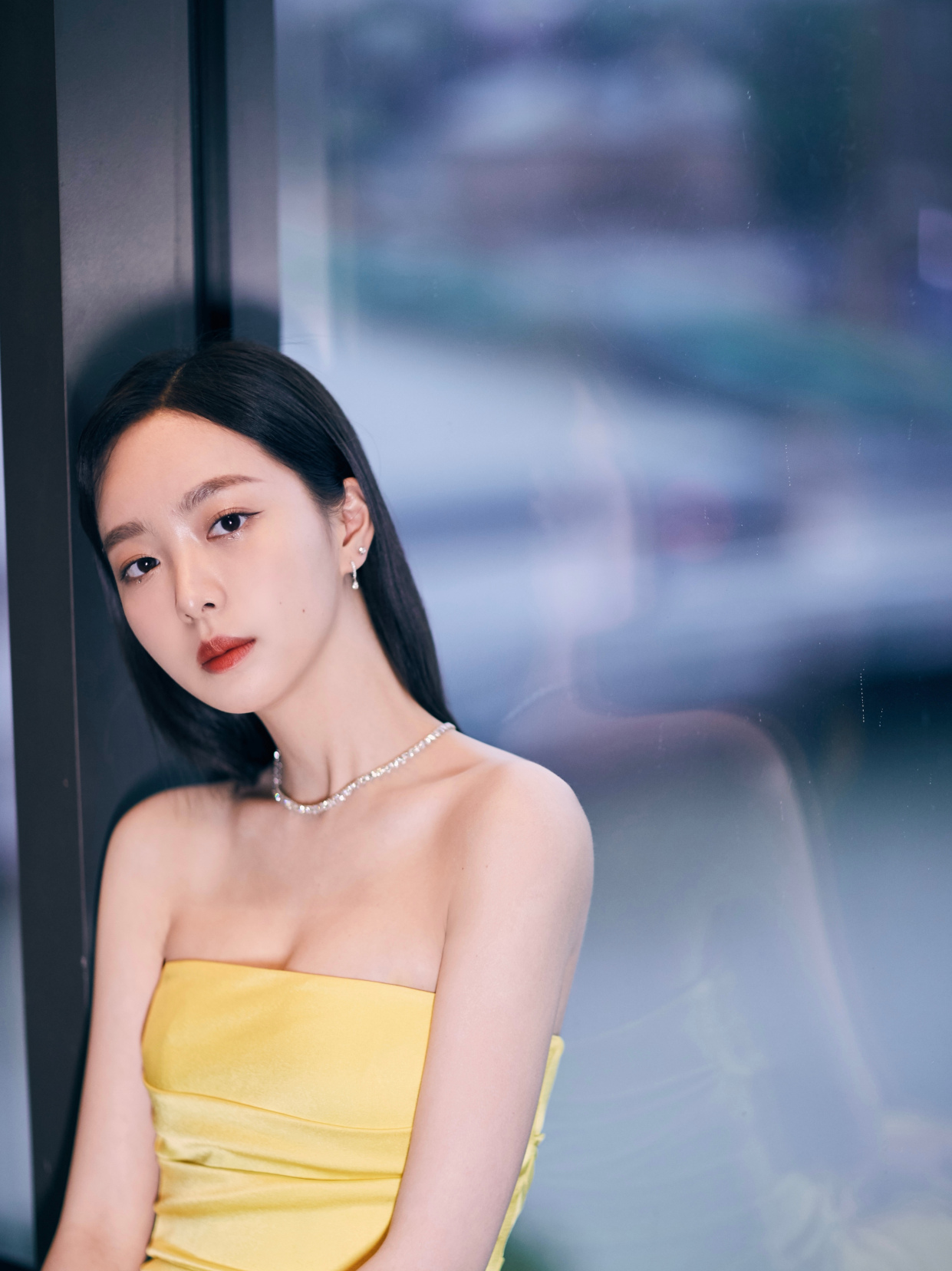 174 Zhao Yaoke and 165 Zhang Tianai, the same tube top dress, one sexy and the other elegant - iNEWS