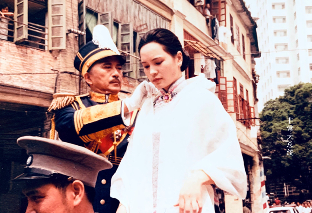 The famous actor Zhang Xiaomin in the 1980s pays tribute to Sun Daolin ...