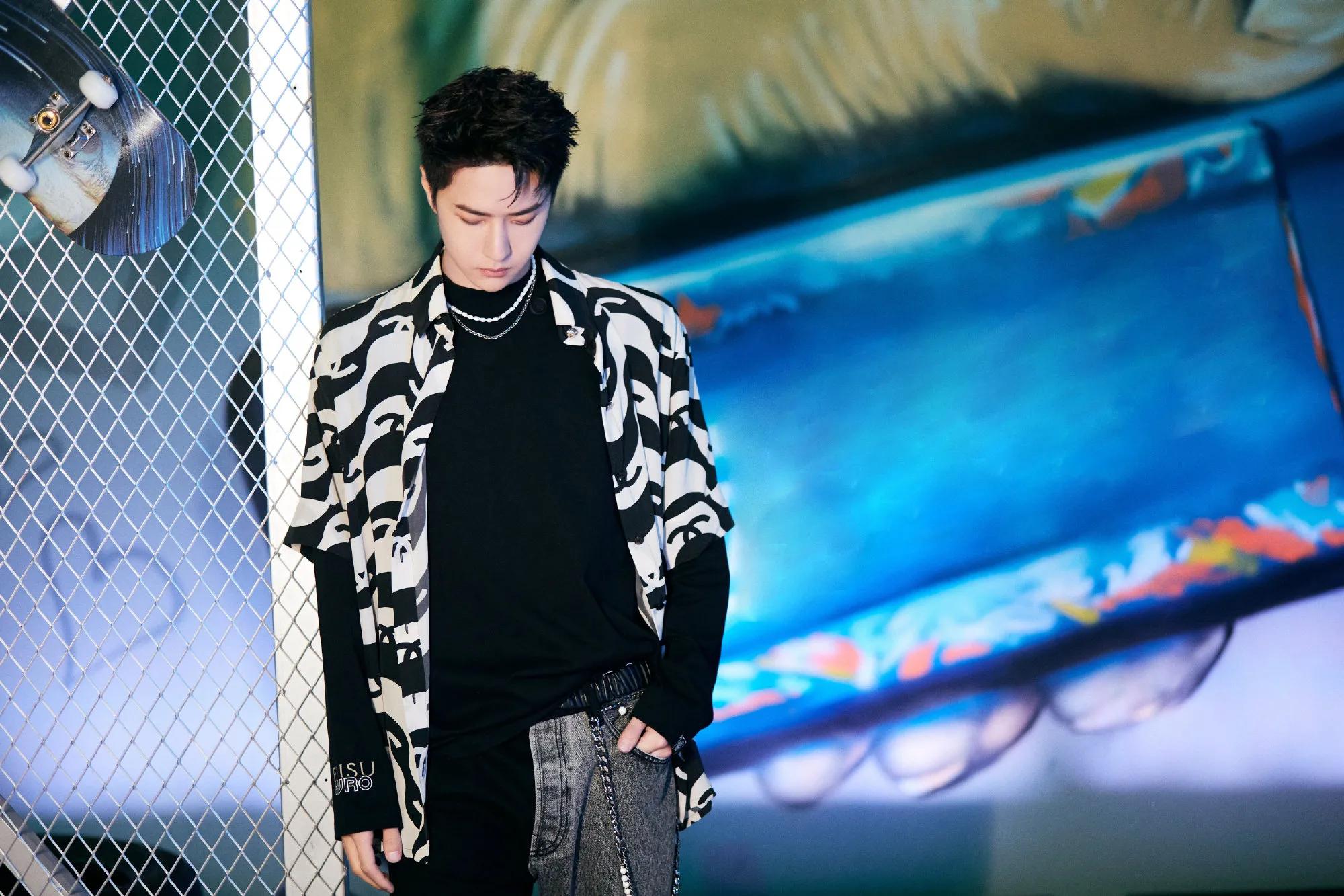 Wang Yibo, this is hip-hop, being moved by the team members and crying ...