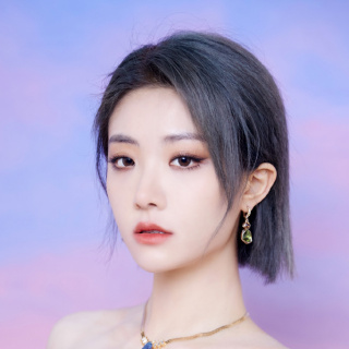 Yu Yan: A female singer with good looks and strength - iNEWS