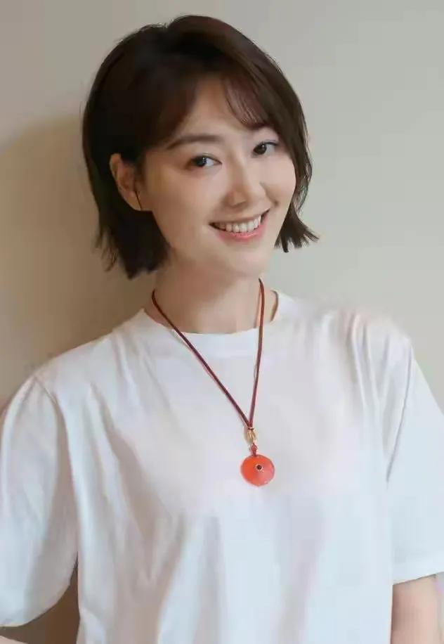 Beautiful host: Wang Guan - iNEWS