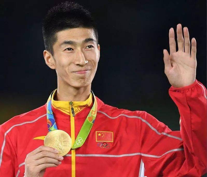 Everyone wants it!Zhu Ting and Zhao Shuai served as the flag bearers of ...