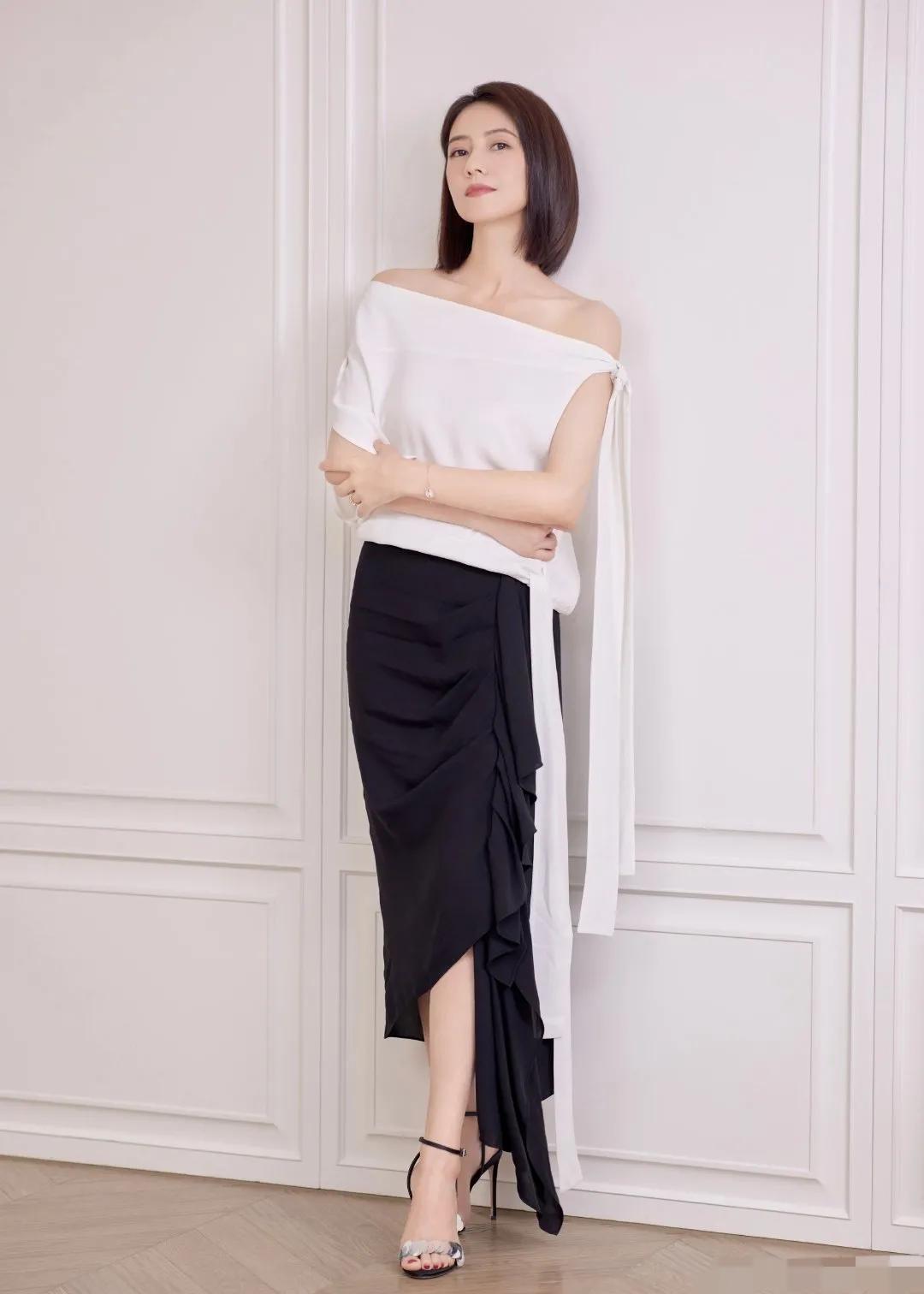 "Star 12" Jing Tian, Kan Qingzi, Xu Jingyun, Gao Yuanyuan, Xiong Naijin ...