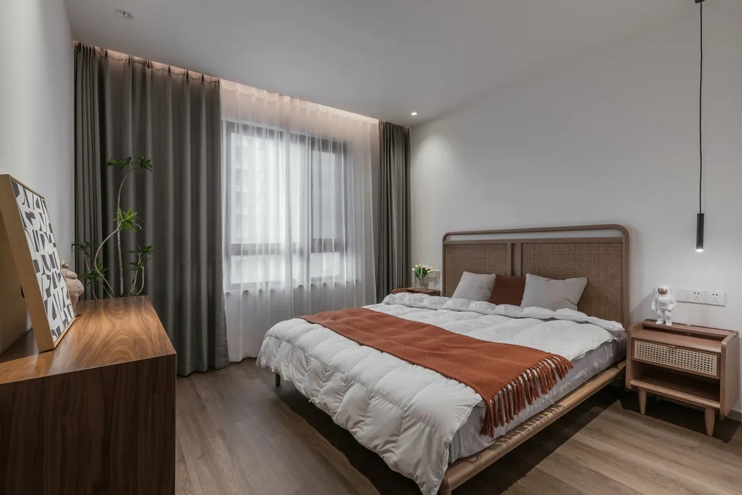 Her house is 146 square meters, the decoration is not luxurious, but it ...