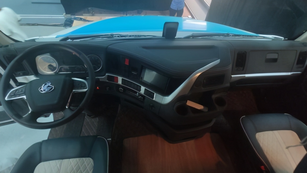 Chenglong T7 "Mini Deluxe Suite" unveiled 600 horsepower with ZF ...