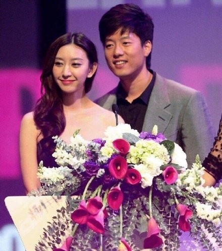 The homes of Ling Xiaosu and Tang Yifei are full of greenery, and they ...