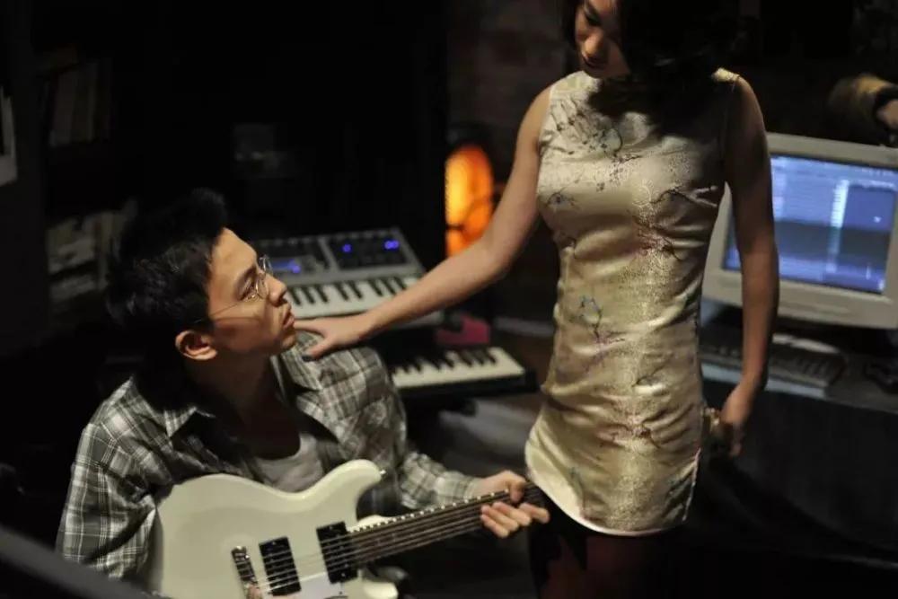 Yin Fang fell in love, got married and gave birth to a child. He was ...