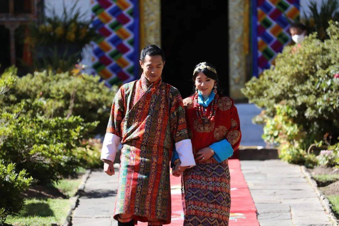 The 5 princesses of the royal family of Bhutan: the water of the snow ...