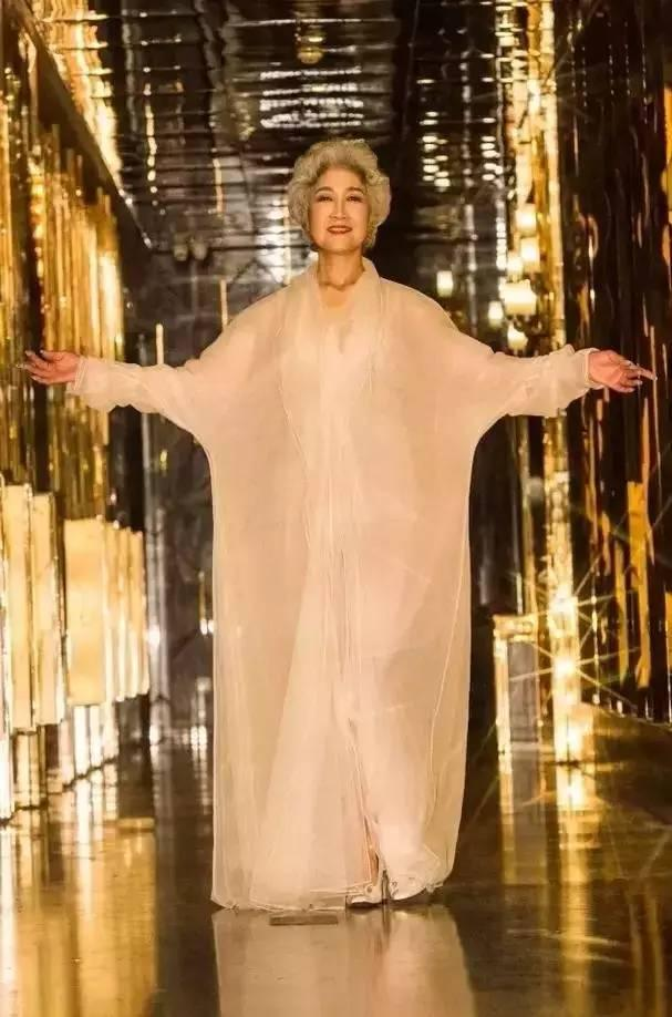 72-year-old grandmother Han Bin, 65-year-old French lady Ros, when the ...