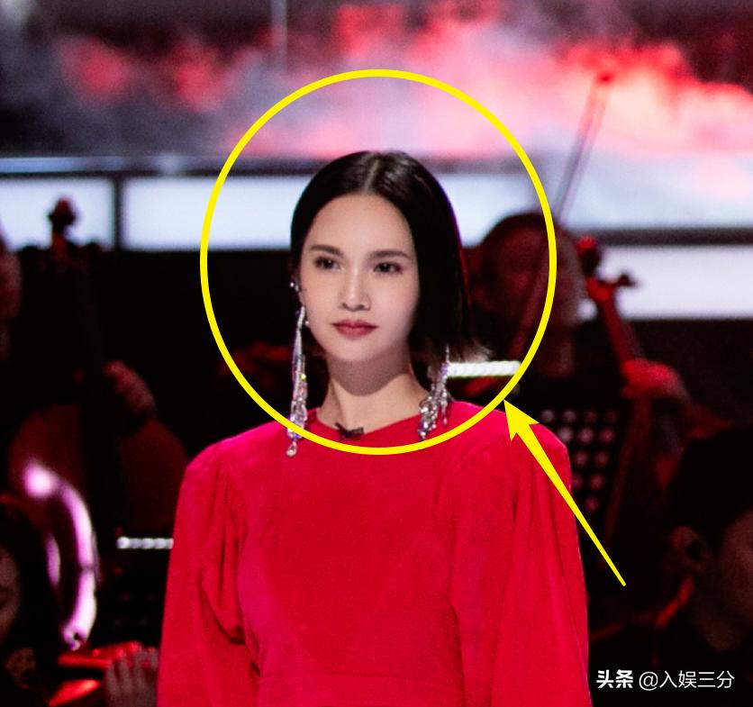 Raw Sister 2 Yang Yulin's ear is dropped on the stage, and then the reaction is highlight, it is ...