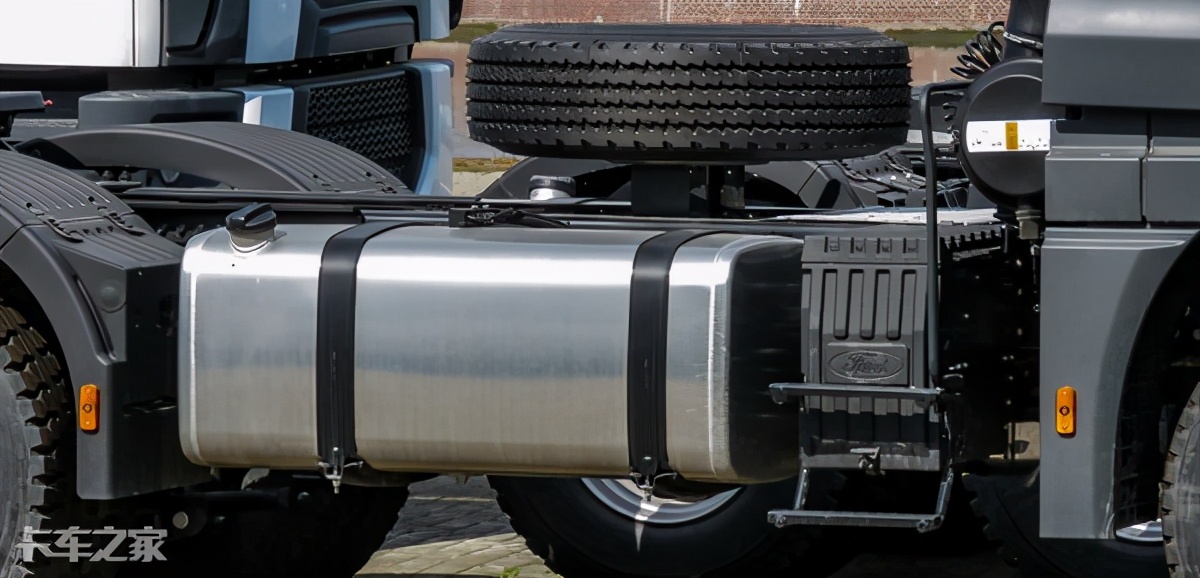 Have you seen the prototype of the Jiangling Veyron, the Ford Cargo ...