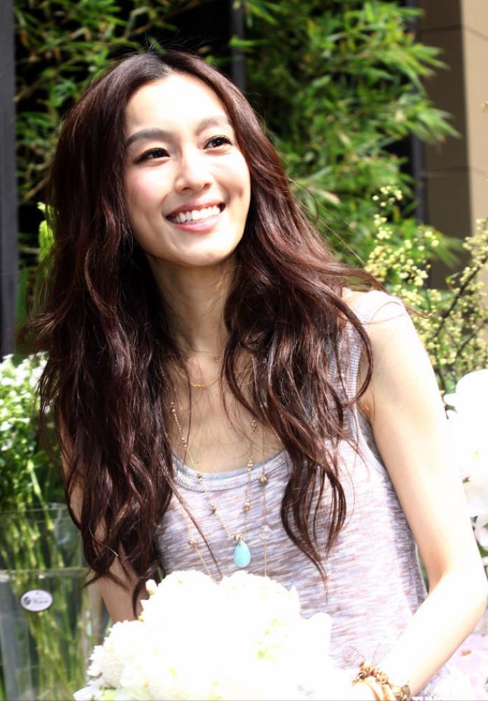 Xu Ruoxuan took photos of old friends' gatherings, Wang Leehom shaved ...
