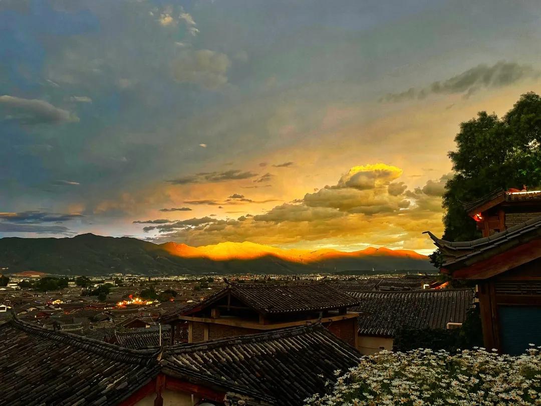 Mid-Autumn Festival in the Old Town of Lijiang, just like this - iNEWS