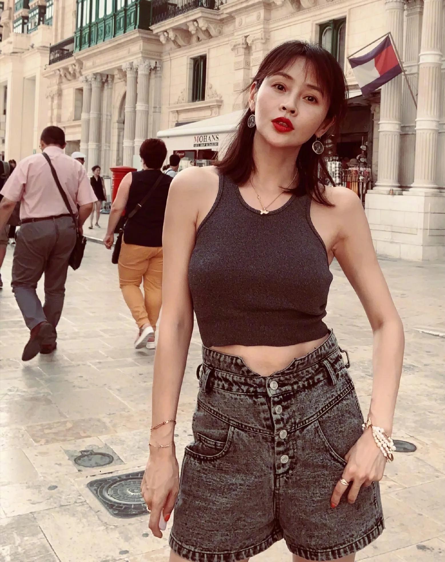 Mature, beautiful and generous actress Yu Mingjia - iNEWS