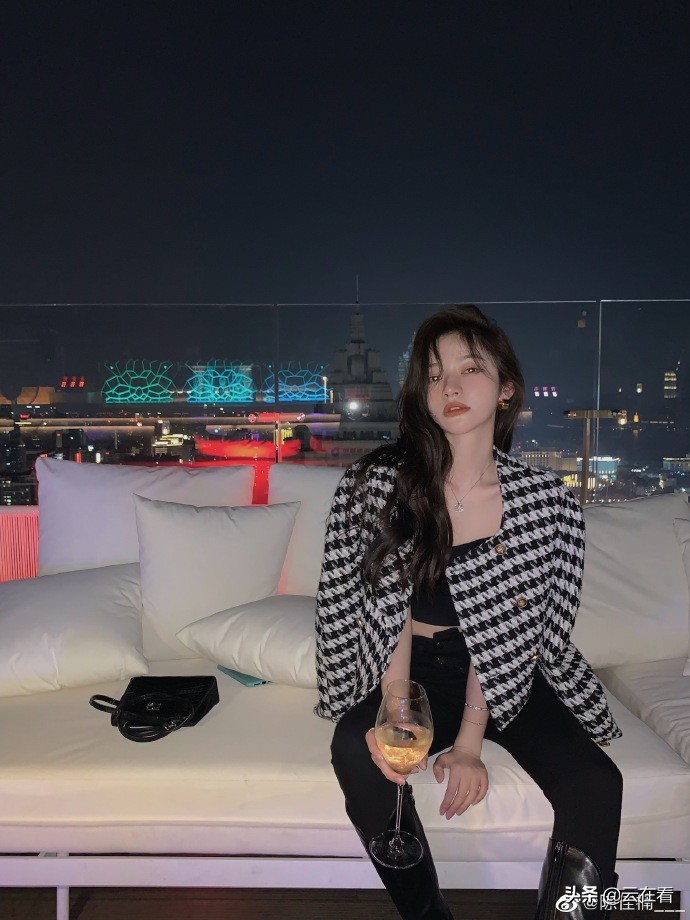 Internet celebrity beauty Chen Jianan has a charming and charming face - iNEWS