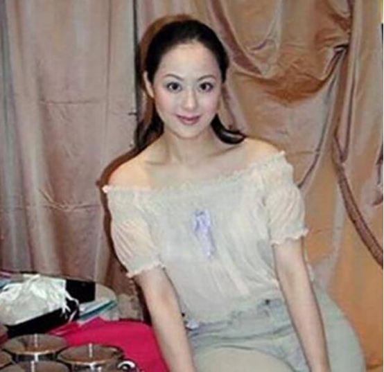 "Sexy beautiful woman" Zhang Xiaohui's unyielding history, her story is far worse than imagined ...