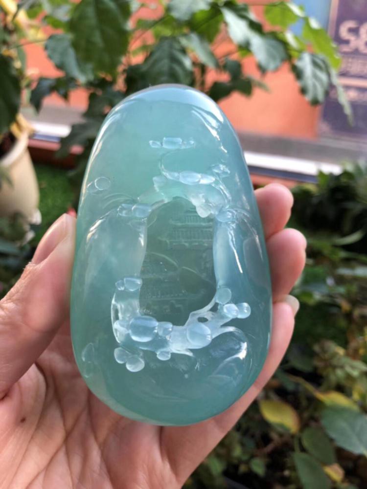Be careful of this jade, its appearance is comparable to blue water ...