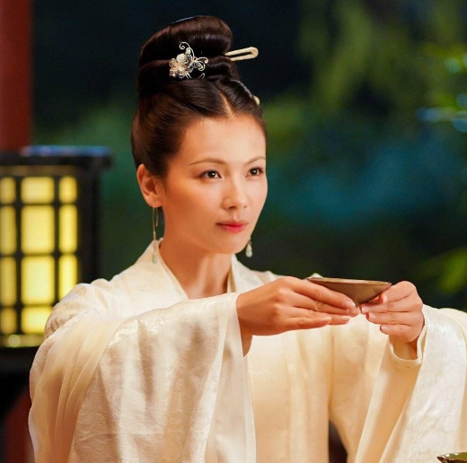 Also a 40-year-old acting girl, Pan Yingzi's Wu Zetian is very ...