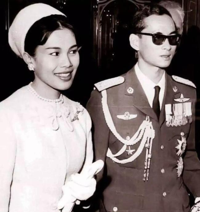 Sirikit: The middle-aged derailed bodyguard openly, the son who was unable to help him in his ...