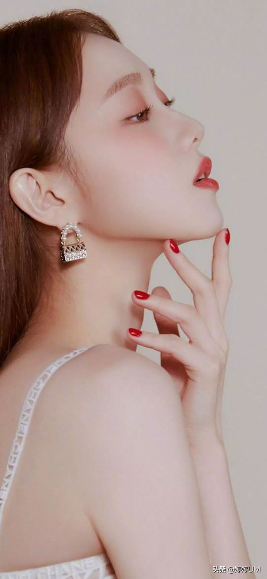 South Korean leg spirit Li Jingwen, the heroine in "Weightlifting Fairy ...