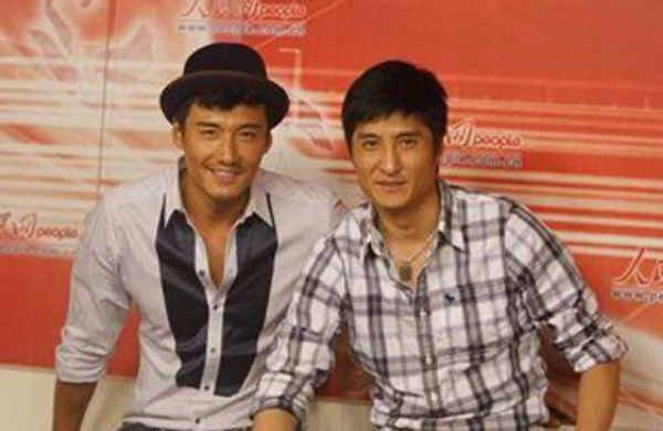 There is a "contrast" called Hu Bing and Hu Dong brothers, his younger ...