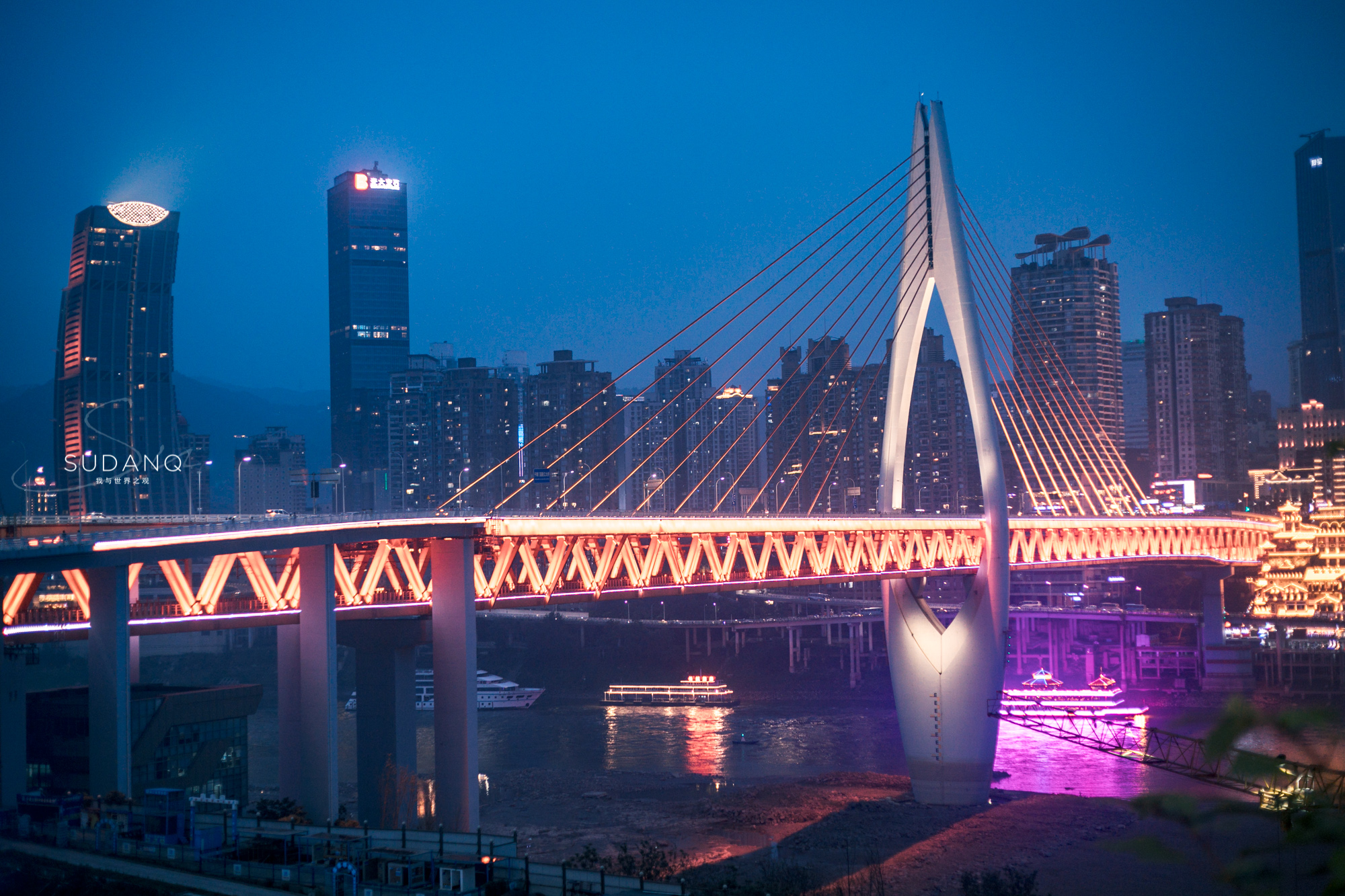 Chongqing Qiansimen Bridge, the world's largest single-tower, single ...