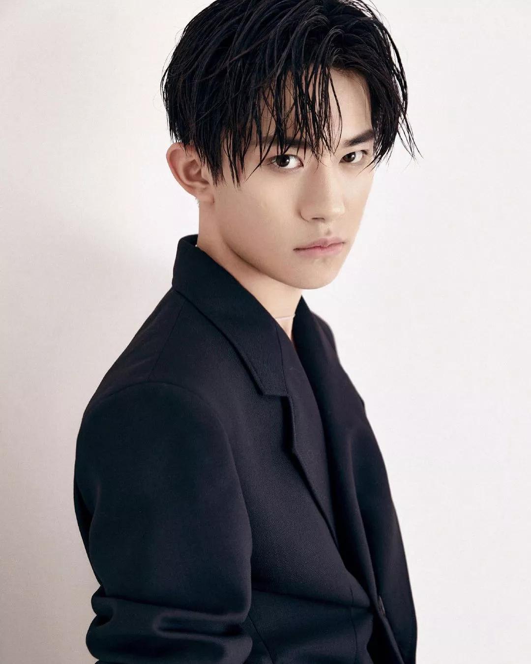 Counterattack the male god Yi Yang Qianxi - iNEWS
