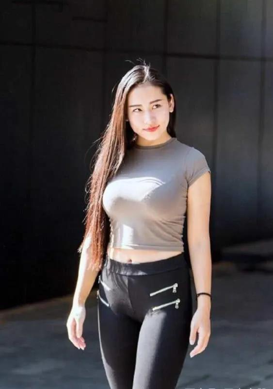 Chubby beauty street shot - iNEWS