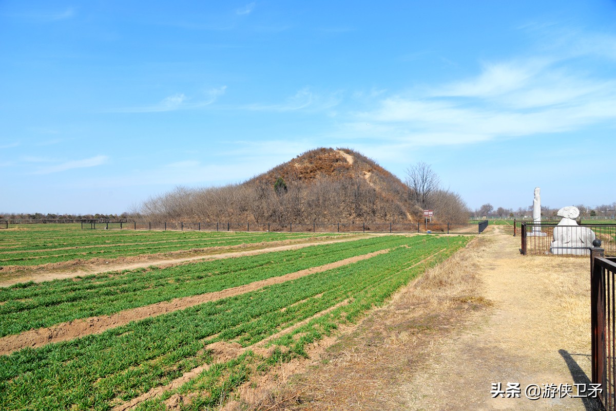 She is not the emperor. The mausoleum was built for 32 years. It is ...