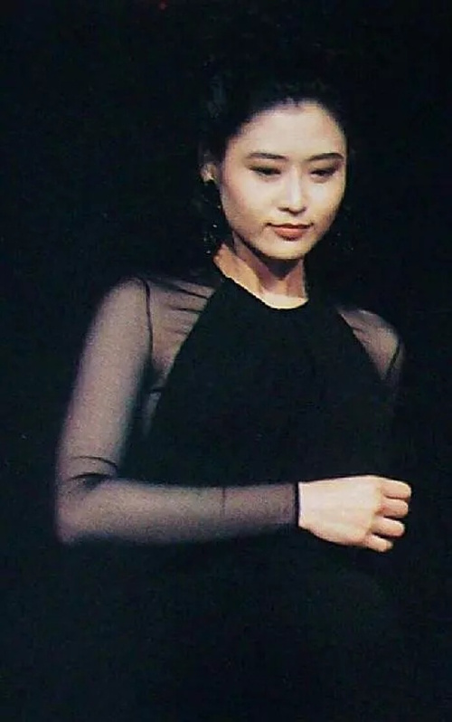 The 53-year-old Ye Yuqing's recent photos revealed that she is a ...