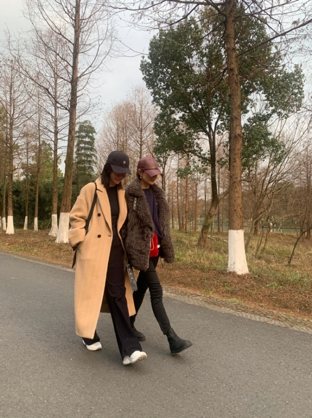 Ma Yili, Liu Zi, the squad, they walked arm in arm without makeup ...