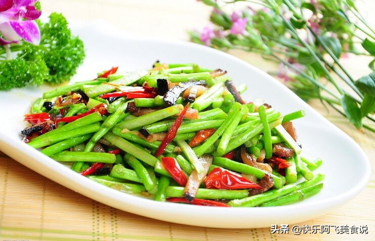 Top ten famous dishes in Jiangxi-Stir-fried bacon with Artemisia quinoa ...