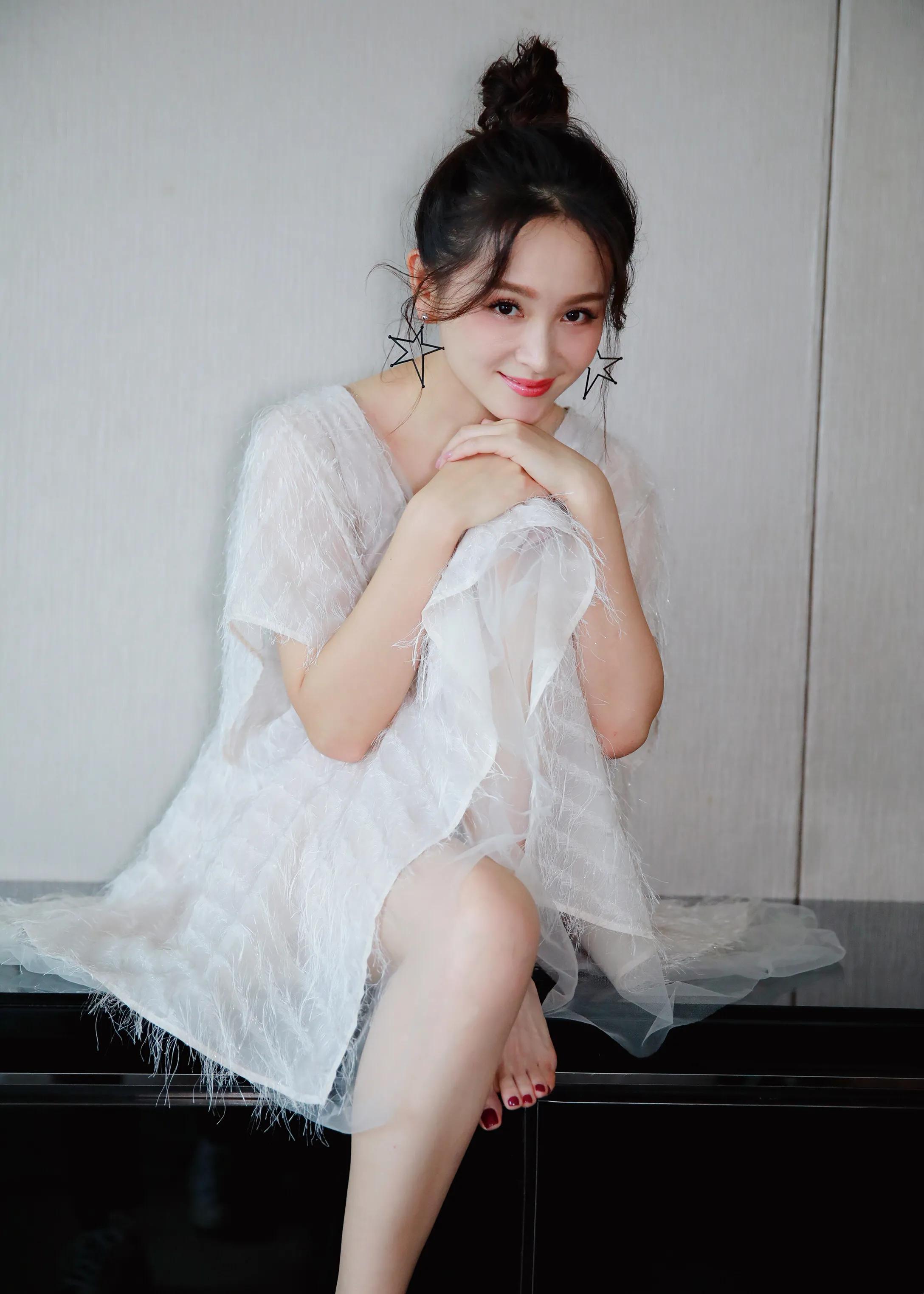 Stars: Deng Sha, Zhao Liying, Zhang Xinyu, Xu Jiaqi, Wen Yongshan - iNEWS